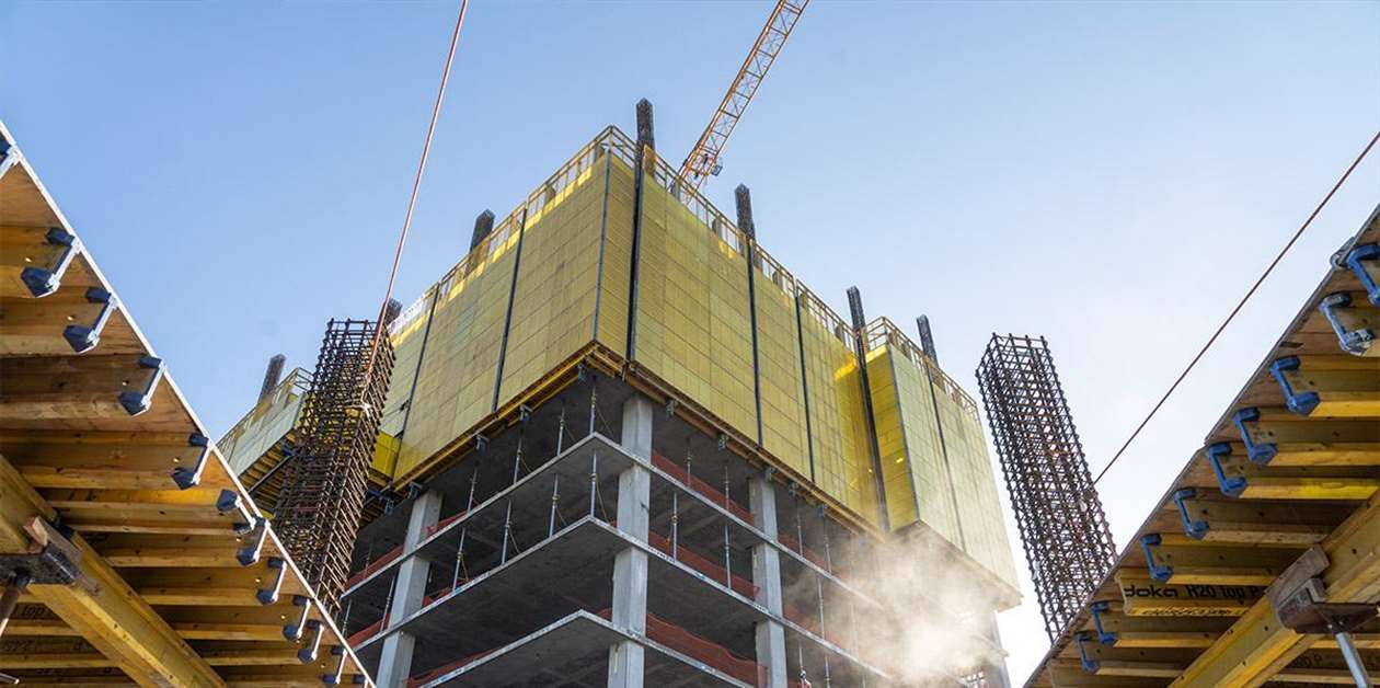 Case study: Inside the building of an LA skyscraper with Doka ...