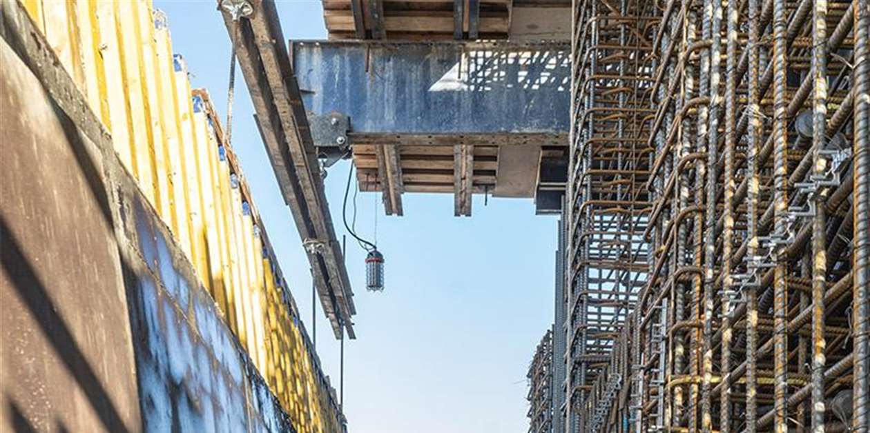 Case study: Inside the building of an LA skyscraper with Doka ...